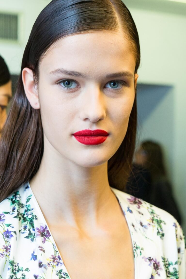 25 Eye-catching Side-parted Hairstyles - Top Beauty Magazines