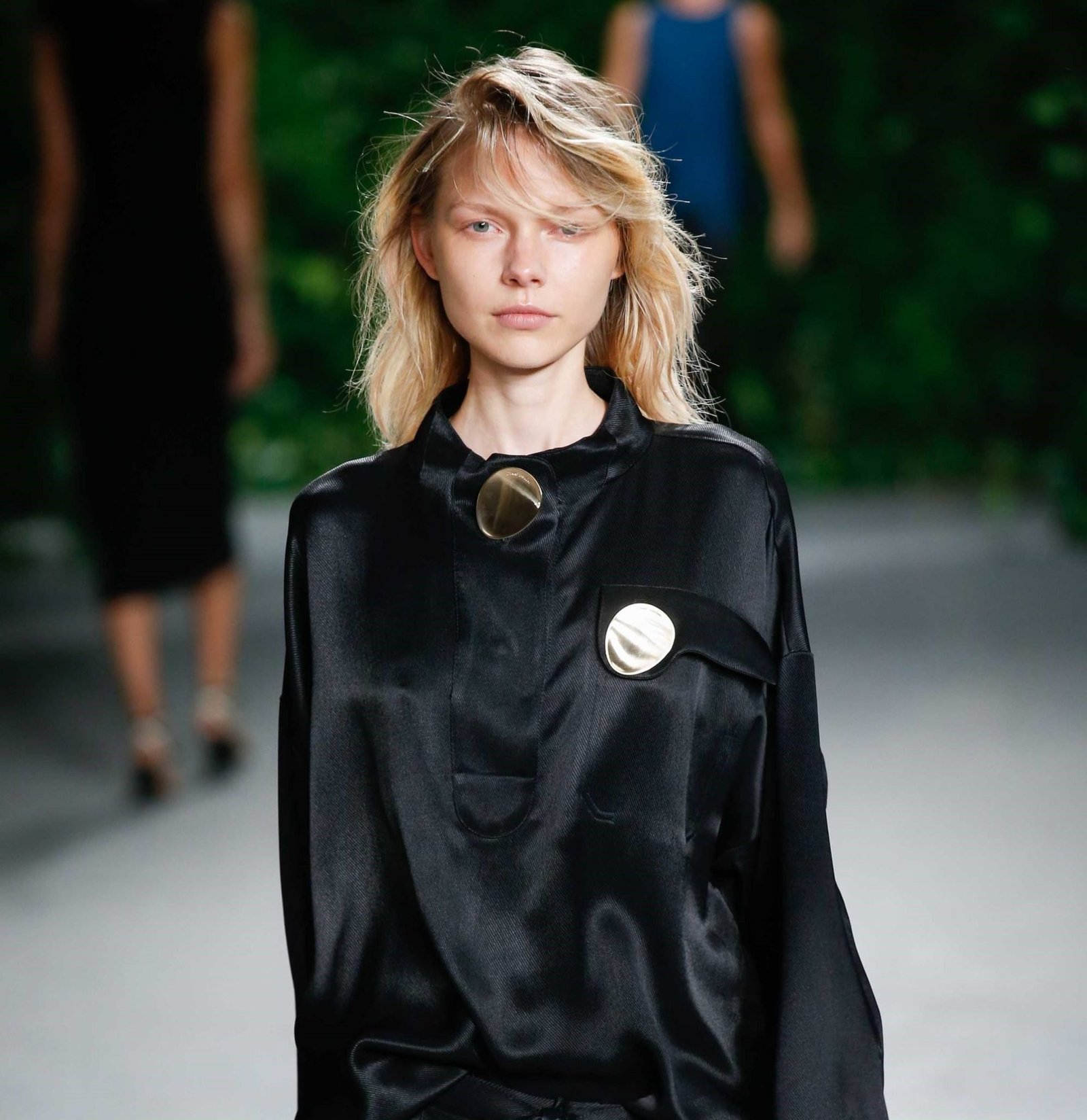 Runway Tresses: 42 Hairstyles for Fashion Week Enthusiasts