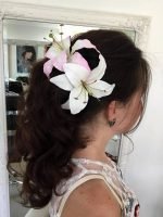 Floral Tresses: 40 Hairstyles Adorned with Flowers