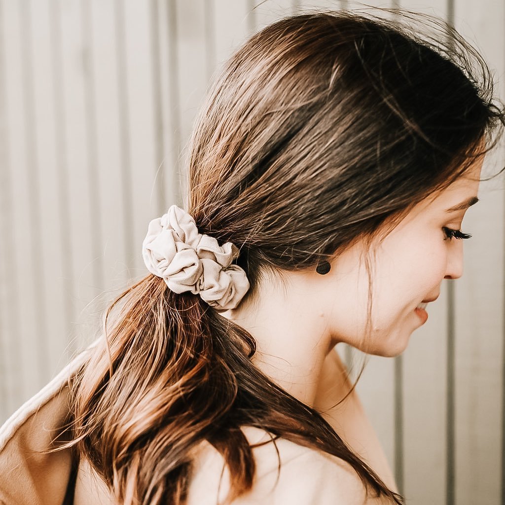 16 Easy Scrunchie Hairstyles for Low Energy Days