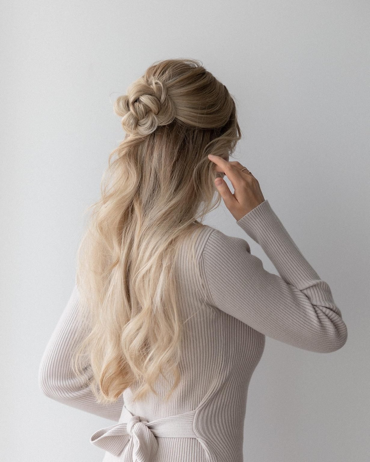 Office Hairstyles Ideas-31 Stunning Hair Looks for Workplace