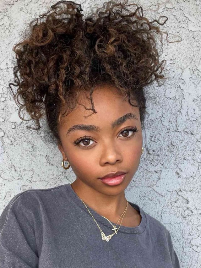 6 Easy Hairstyles for Curly Hair - Top Beauty Magazines