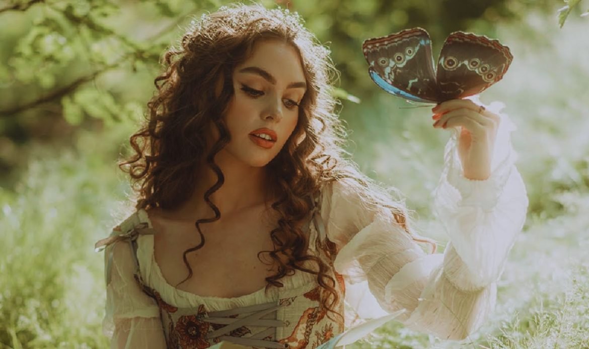 32 Fairycore Hairstyles for Ethereal Beauty: Amazing Ideas