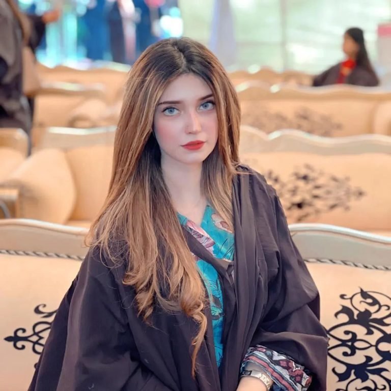 30 Convocation Hairstyles: Glamorous Inspirations for Uni