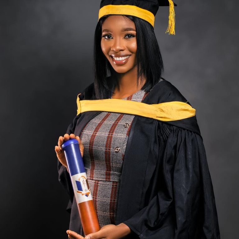 30 Convocation Hairstyles: Glamorous Inspirations for Uni