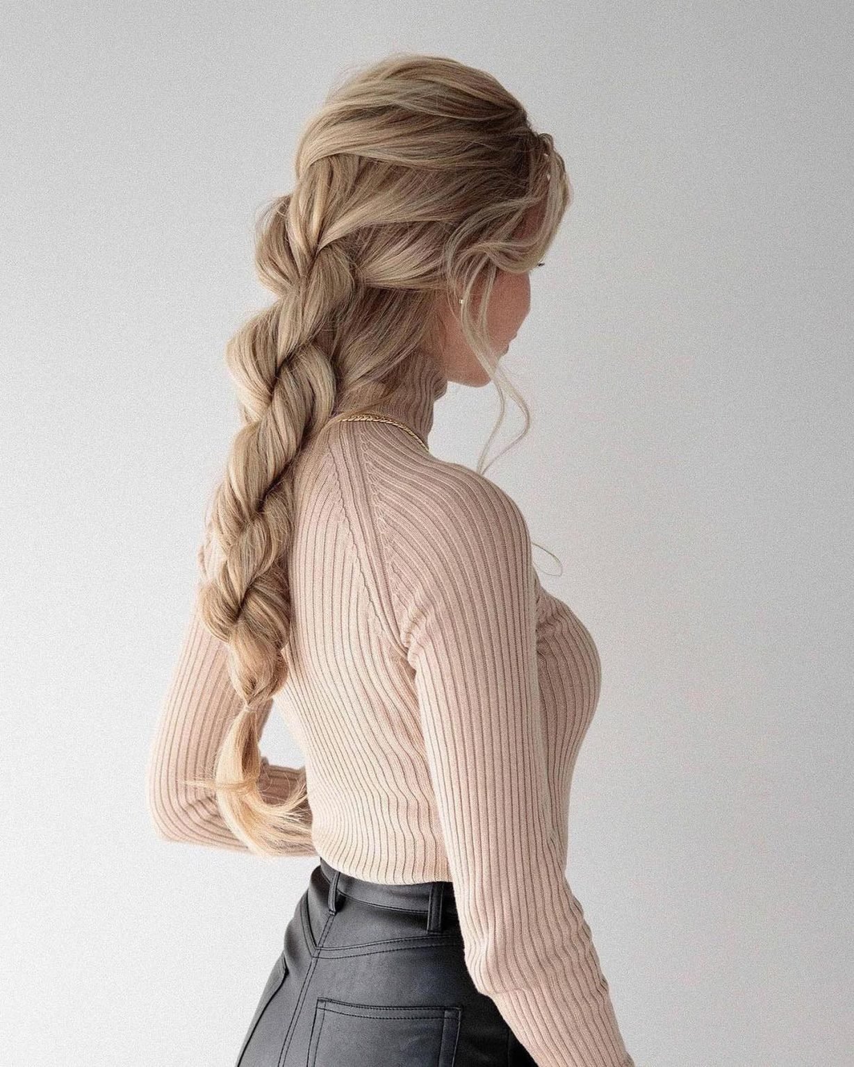 30 Amazing Looks for the Clean Girl Aesthetic Hairstyles