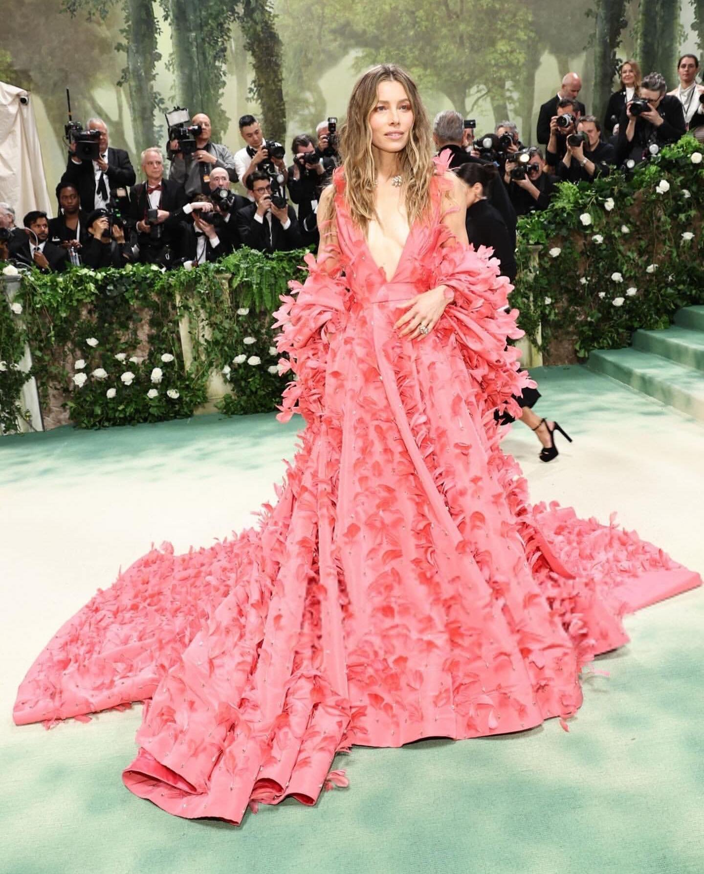 2024 Top Met Gala Hairstyles : 21 Amazing Looks for You